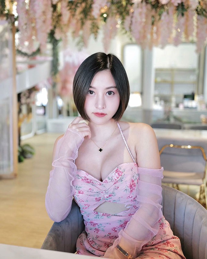 วาร์ป ployly nuttamon เน็ตไอดอล งานดีไม่แพ้นางแบบ ผมสั่นสวยเซ็กซี่